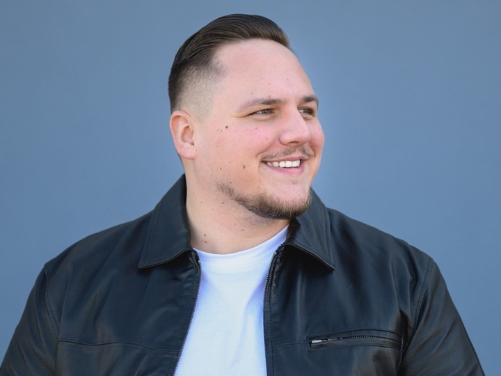 23 Best Male Hairstyles For Receding Hairlines (& 4 To Avoid)