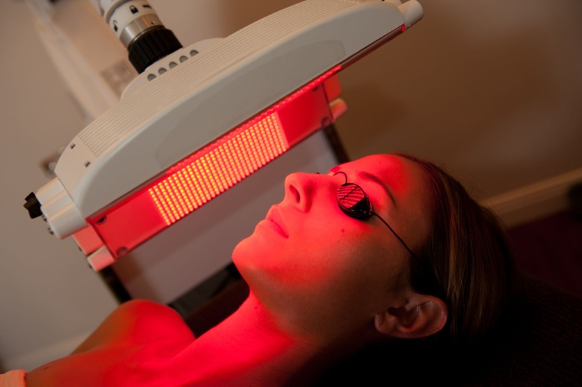 Red Light Therapy for Hair Growth: Results, Benefits, Safety