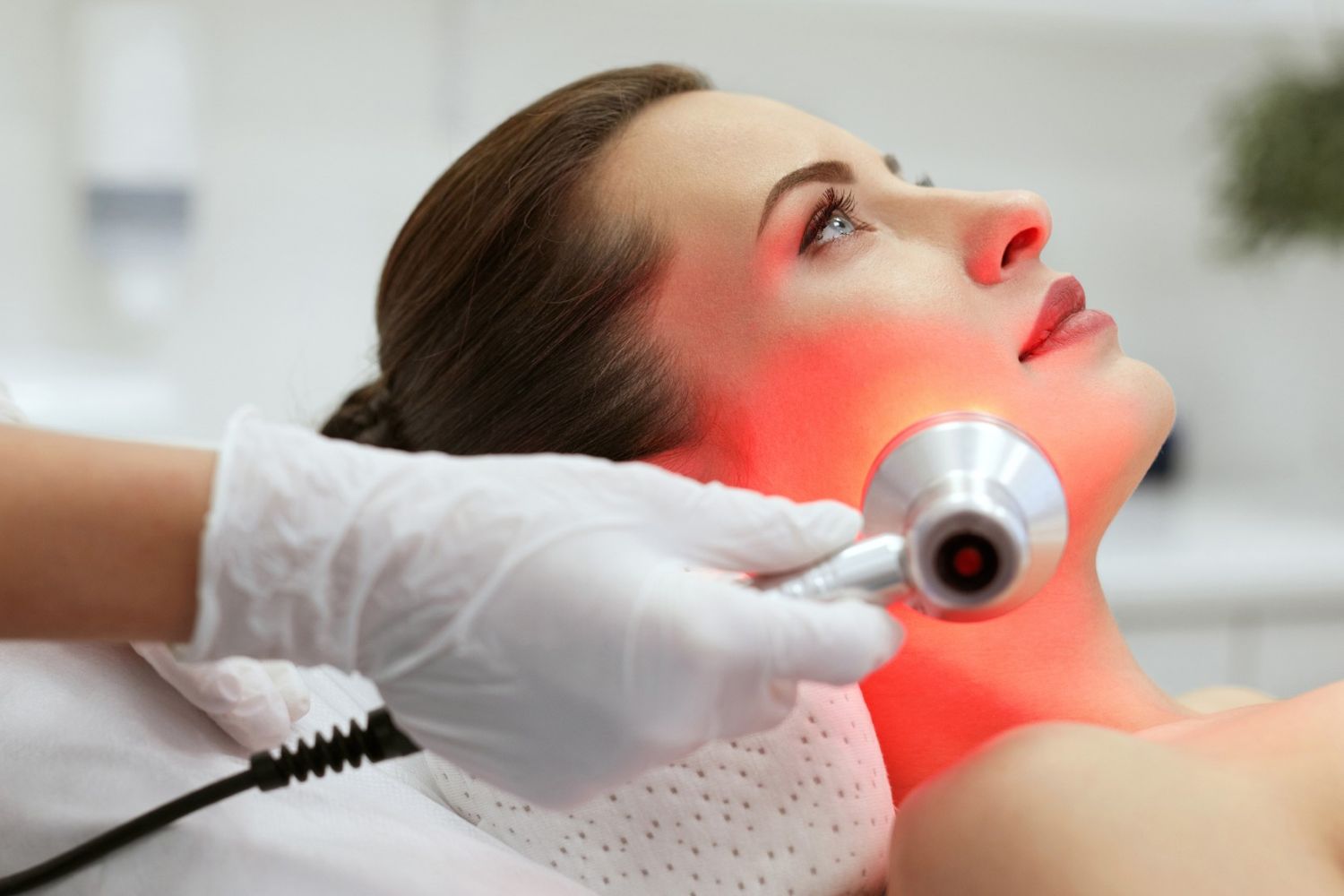 Red Light Therapy for Hair Growth: Results, Benefits, Safety