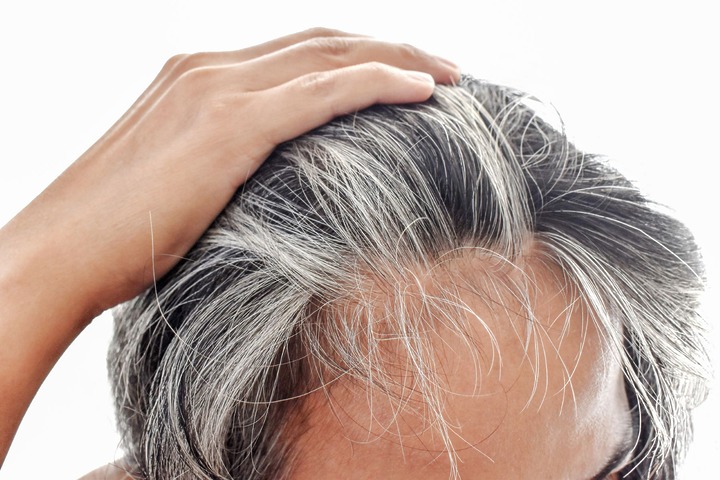 10 Expert Tips for Transitioning to Grey Hair With Highlights