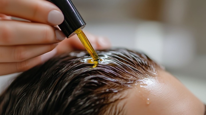 Is Castor Oil Good For Hair? The Definitive Guide